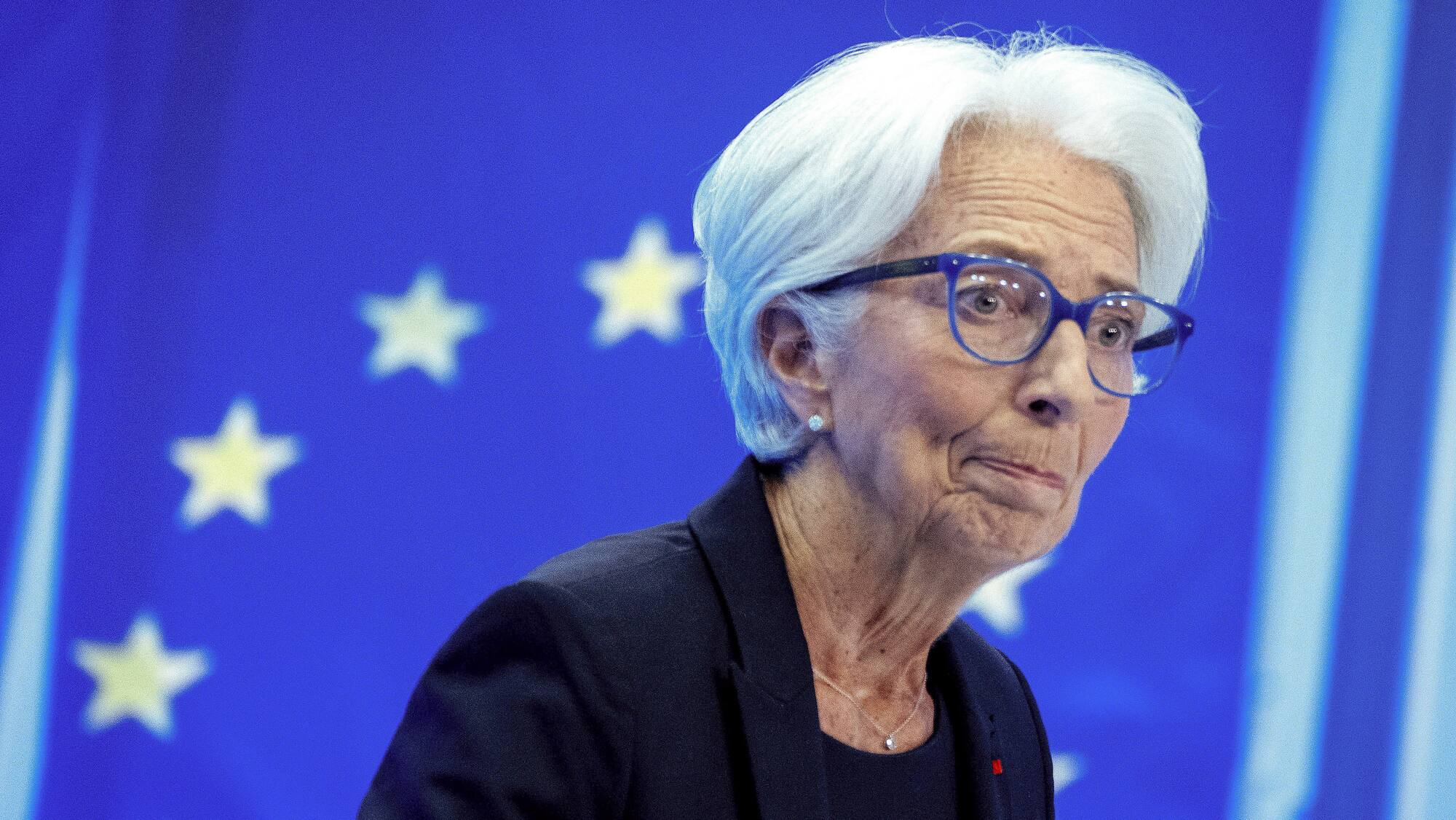Die Europ ische Zentralbank EZB Hebt Den Leitzins An Blick die-europ-ische-zentralbank-ezb-hebt-den-leitzins-an-blick