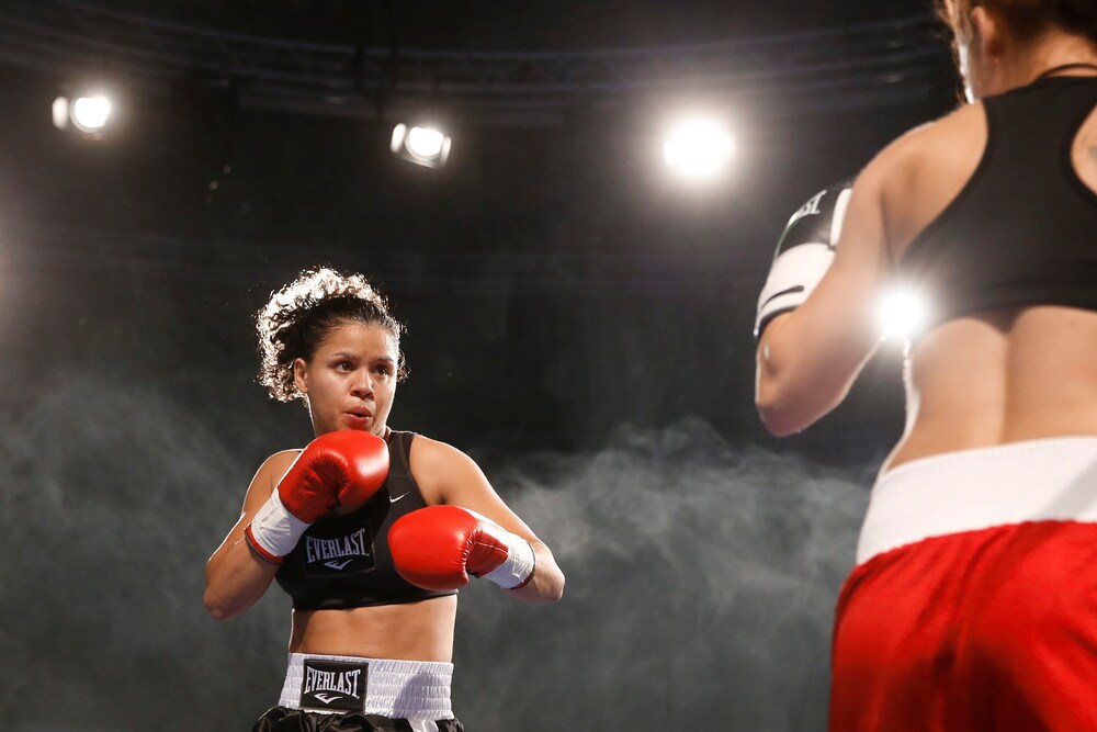 Knast-Beichte von Schweizer Boxerin: Viviane Obenauf vermöbelte in ...